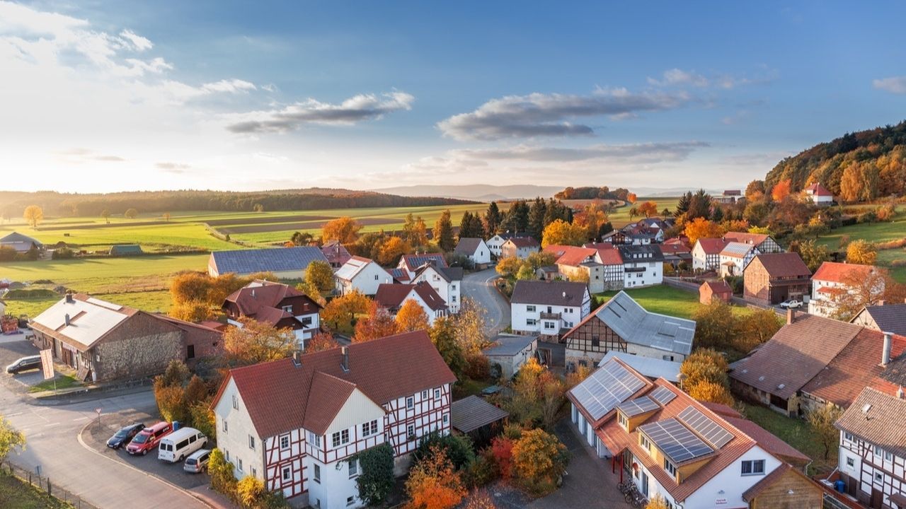 12 Ways To Make Money In a Small Town (Side Hustles & Business Ideas ...