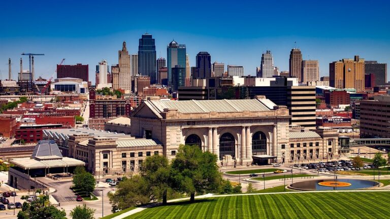 12 Pros & Cons Of Living In Kansas City - Dollarsanity